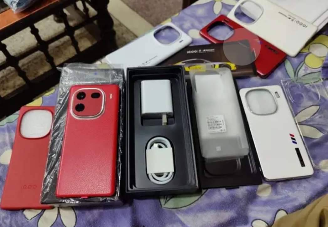 OnePlus 13 Non PTA Box Pack In White Color